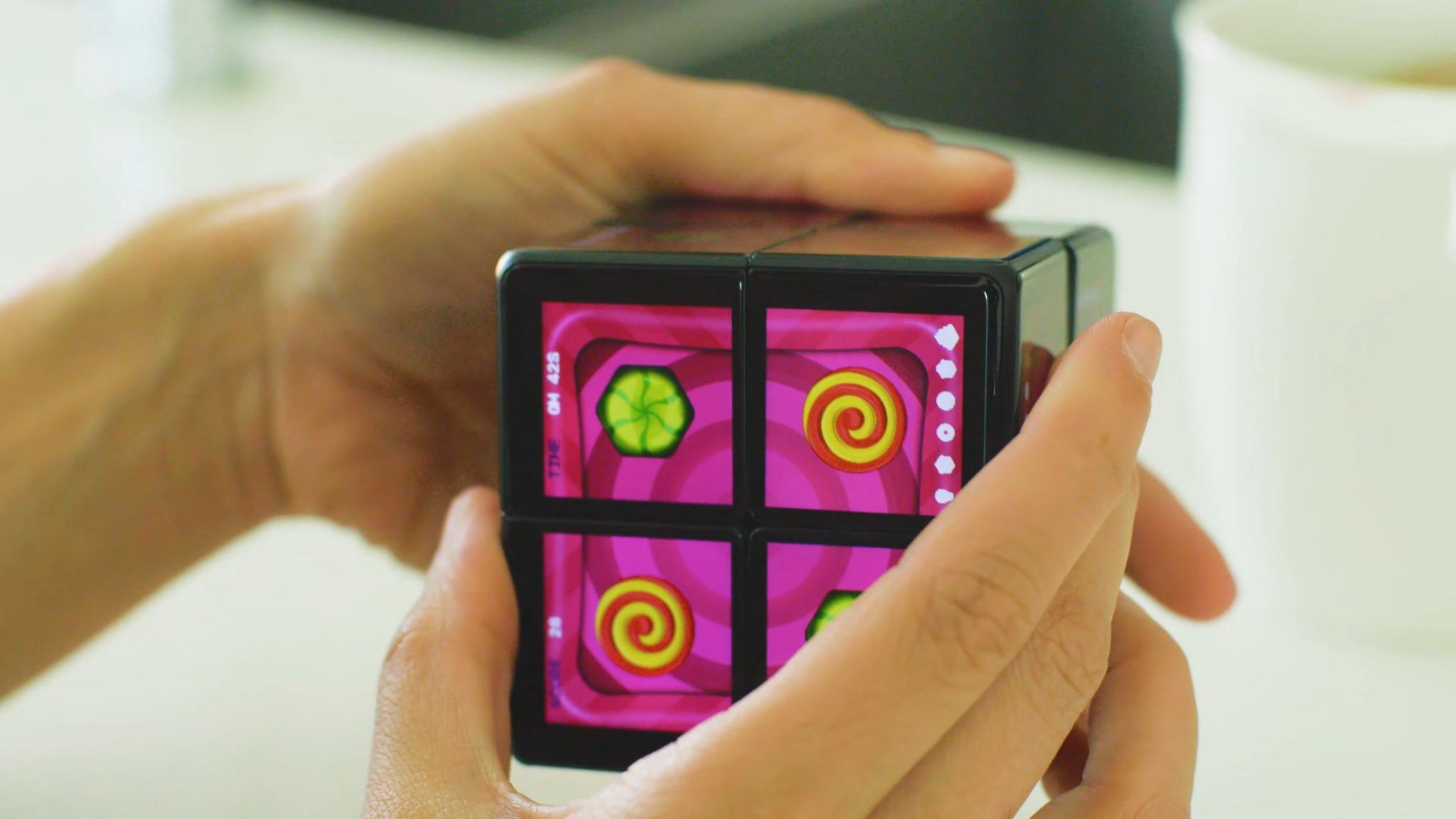 Selepas 50 Tahun, Kiub Rubik Berevolusi Dengan 24 Skrin Sentuh