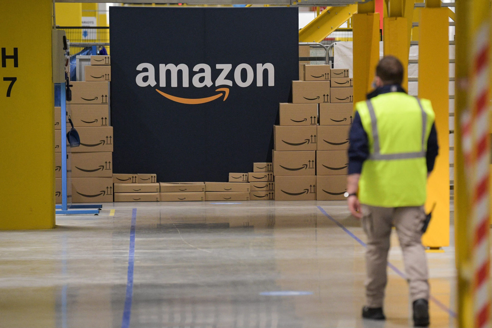 Amazon Umum Akan Buang 14,000 Pekerja, Labur Besar Untuk AI